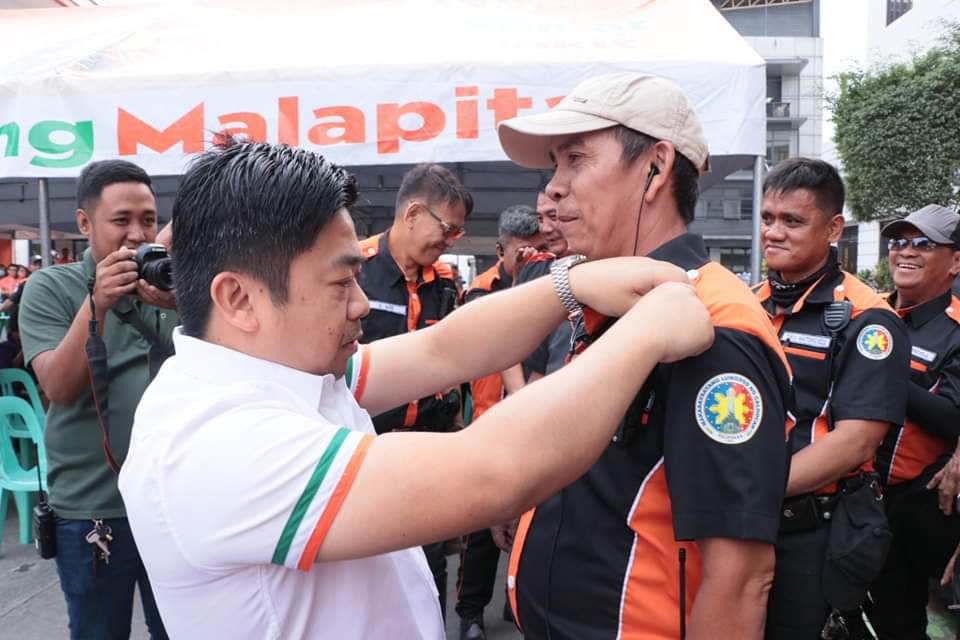 80 body camera at 30 bagong sasakyan ipinagkaloob ng Caloocan local ...