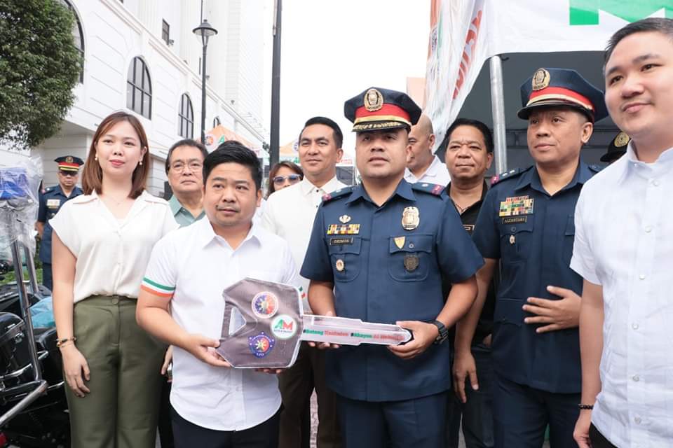 80 body camera at 30 bagong sasakyan ipinagkaloob ng Caloocan local ...